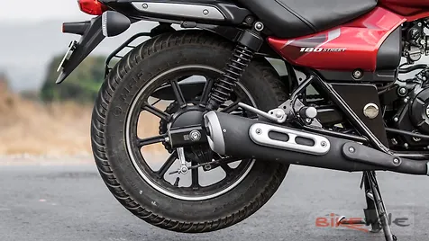 Bajaj Avenger Street 180 Action Image - BikeWale