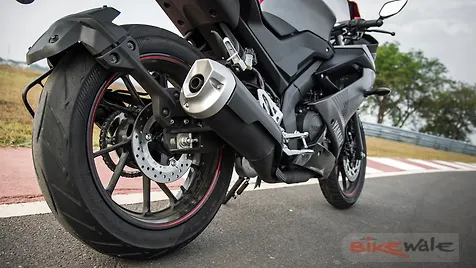 Yamaha YZF R15 V3 Wheels-Tyres Image - BikeWale