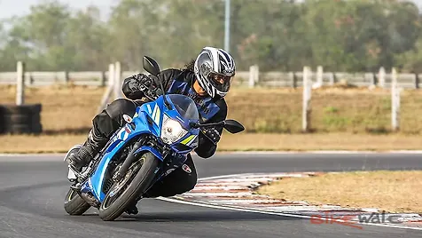 Suzuki Gixxer SF Fi Action Image - BikeWale