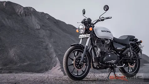 Royal Enfield Thunderbird 350X Action Image - BikeWale