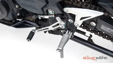 Kawasaki Ninja 400 Front Footpeg Image - BikeWale