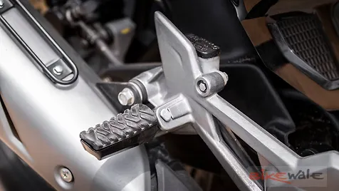 Hero Xpulse 200T Rear FootPeg Image - BikeWale