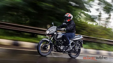 Bajaj Pulsar 125 Front Image - BikeWale