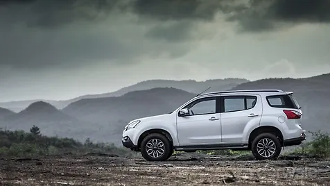 Isuzu MU-X Images, Interior & Exterior Photo Gallery - CarWale