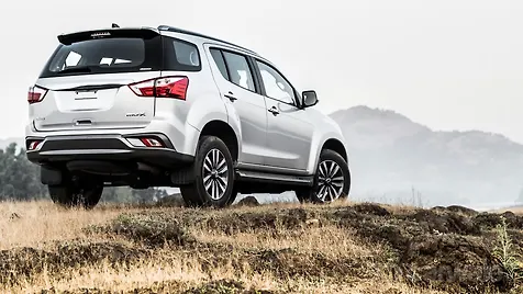 Isuzu MU-X Images, Interior & Exterior Photo Gallery - CarWale