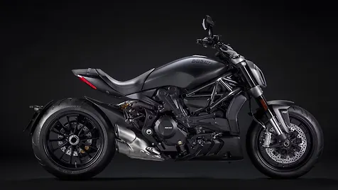 Ducati XDiavel Right Side View Image - BikeWale