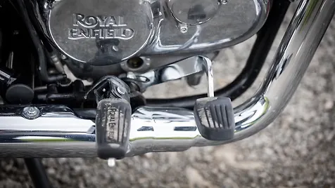 Royal Enfield Classic 350 Rear Brake Lever Assembly Image - BikeWale