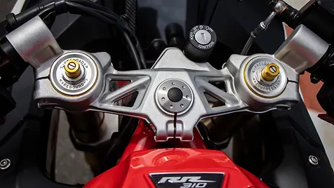 TVS Apache RR310 Handlebar Clamp Image - BikeWale