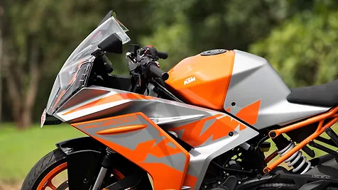 KTM RC 200 Side Fairing Image - BikeWale