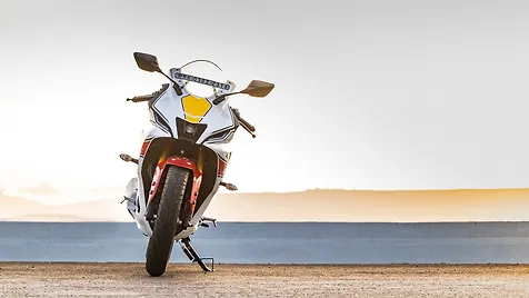 Yamaha R15 V4 Front View Image - BikeWale