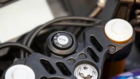 Yamaha R15 V4 Ignition Switch Image - BikeWale