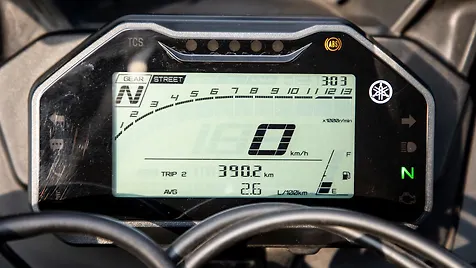 Yamaha R15 V4 Odometer Image - BikeWale