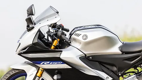 Yamaha R15 V4 Side Fairing Image - BikeWale