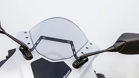 Yamaha R15 V4 windscreen Image - BikeWale