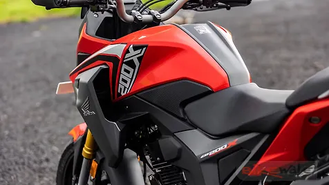 Honda CB200X Fuel Tank Image - BikeWale