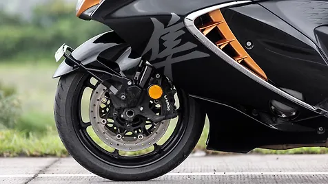 Suzuki Hayabusa Front Alloy Wheel Image - BikeWale