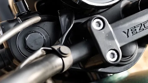 Yezdi Roadster Front Suspension Preload Adjuster Image - BikeWale