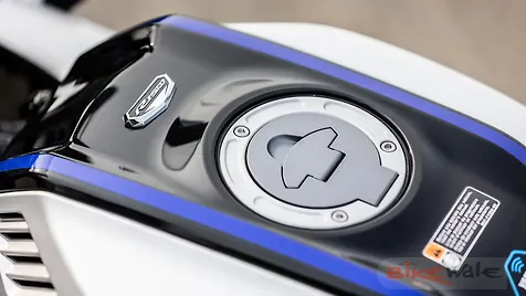 Yamaha R15 V4 Fuel Tank Image - BikeWale