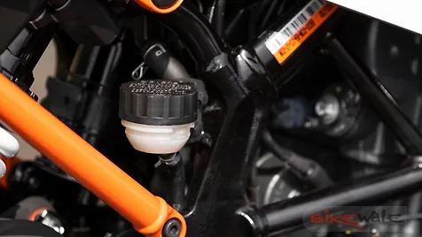 KTM RC 200 Rear Brake Fluid Reservoir Image - BikeWale