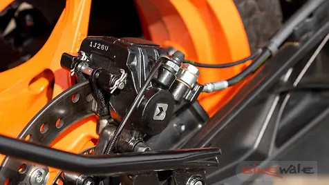KTM RC 200 Rear Brake Lever Assembly Image - BikeWale