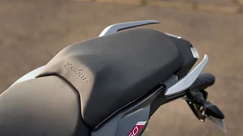 Bajaj Pulsar F250 Pillion Seat Image - BikeWale