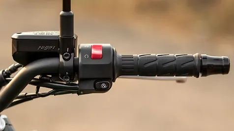 Kawasaki Z650RS Multifunction Switchgear Right Image - BikeWale