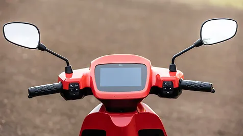 OLA S1 Pro Handlebar Image - BikeWale