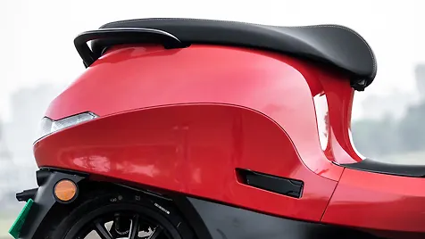 OLA S1 Pro Right Side Body Panel Image - BikeWale