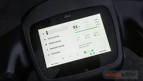 OLA S1 Pro TFT Touchscreen Instrument Cluster Image - BikeWale