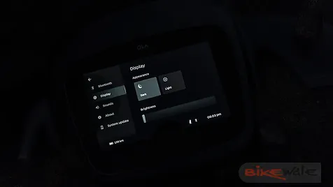 OLA S1 Pro TFT Touchscreen Instrument Cluster Image - BikeWale