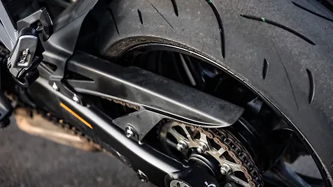 Kawasaki Ninja 1000 Chain Cover Image - BikeWale