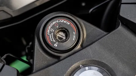 Kawasaki Ninja 1000 Ignition Switch Image - BikeWale