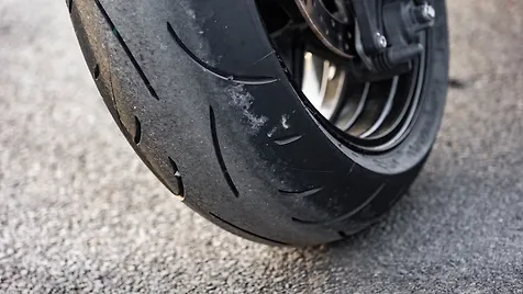 Kawasaki Ninja 1000 Rear Tyre Image - BikeWale