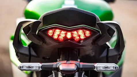 Kawasaki Ninja 1000 Tail Light Image - BikeWale