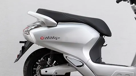 Bounce Infinity E1 Right Side Body Panel Image - BikeWale
