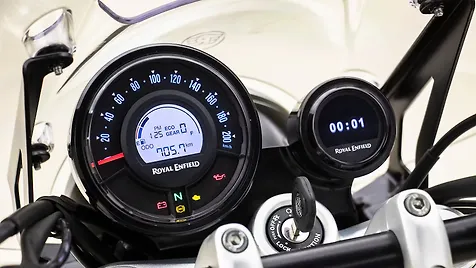 Royal Enfield Super Meteor 650 Odometer Image - BikeWale