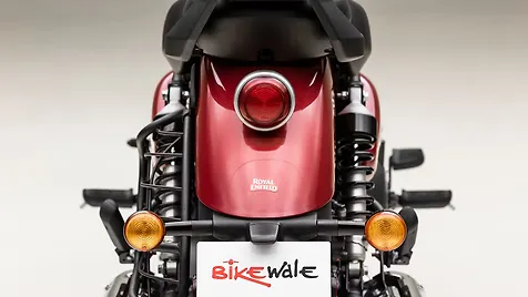 Royal Enfield Super Meteor 650 Rear Mudguard Image - BikeWale