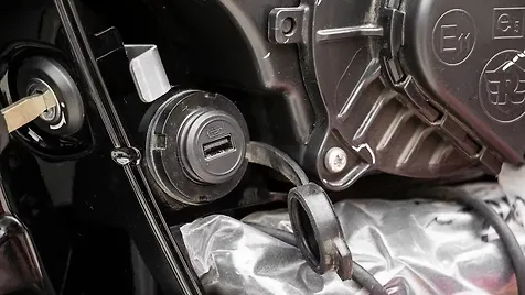 Royal Enfield Super Meteor 650 USB Port Image - BikeWale
