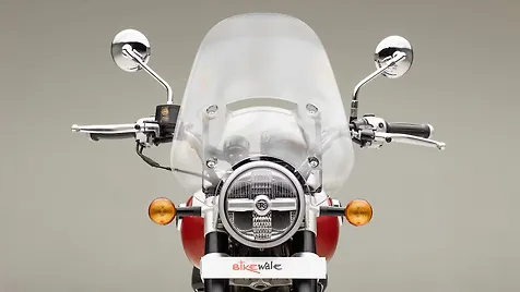 Royal Enfield Super Meteor 650 windscreen Image - BikeWale