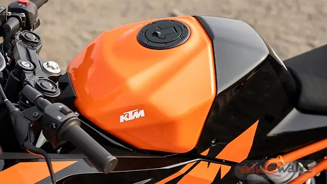 KTM RC 200 Fuel Tank Image - BikeWale