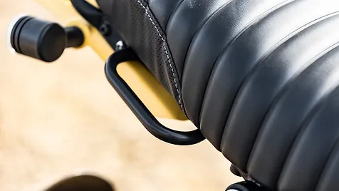 Yezdi Scrambler Grab Rail Image - BikeWale