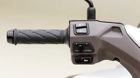 Suzuki Burgman Street 125 Left Side Grip Image - BikeWale