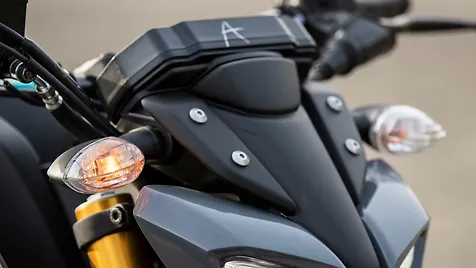 Yamaha MT 15 V2 Front Turn Indicators Image - BikeWale