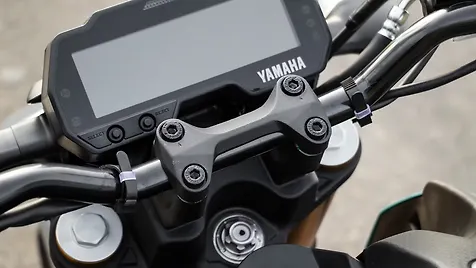 Yamaha MT 15 V2 Handlebar Clamp Image - BikeWale