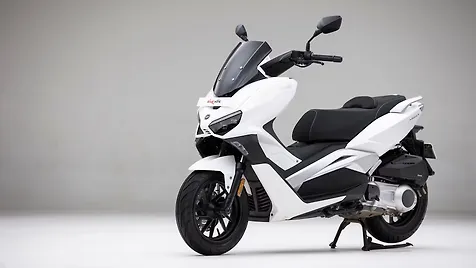 Keeway Vieste 300 Left Front Three Quarter Image - BikeWale