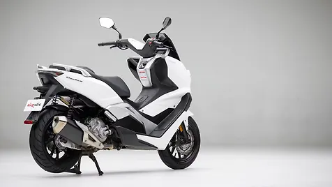 Keeway Vieste 300 Right Rear Three Quarter Image - BikeWale