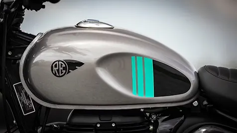 Royal Enfield Hunter 350 Branding/Fuel Tank Decal Image - BikeWale