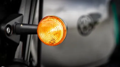 Royal Enfield Hunter 350 Front Turn Indicators Image - BikeWale