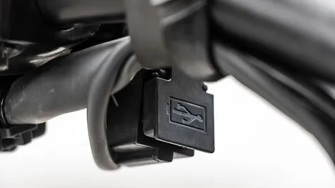 Royal Enfield Hunter 350 USB Port Image - BikeWale