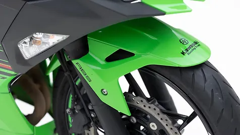 Kawasaki Ninja 400 Front Mudguard Image - BikeWale